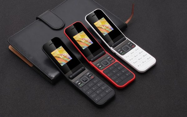Why You Should Still Consider a Flip Mobile Phone? - UNIWA